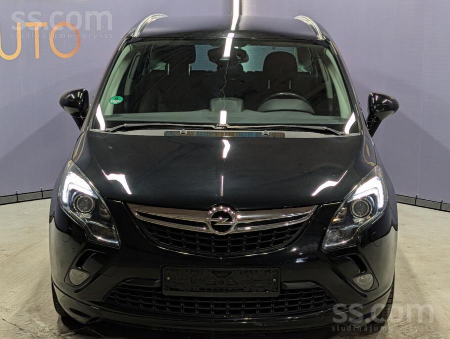 Black Opel Zafira 2013 in Jurmala, with an engine capacity of 1.60 L and mileage of 232 thousand km for 6950 €, photo 10 on AUTOMOTO.COM.LV