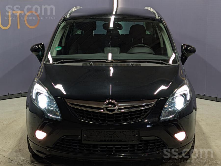 Black Opel Zafira 2013 in Jurmala, with an engine capacity of 1.60 L and mileage of 232 thousand km for 6950 €, photo 11 on AUTOMOTO.COM.LV
