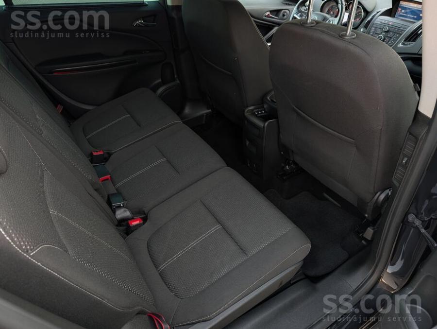Black Opel Zafira 2013 in Jurmala, with an engine capacity of 1.60 L and mileage of 232 thousand km for 6950 €, photo 18 on AUTOMOTO.COM.LV