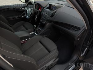 Black Opel Zafira 2013 in Jurmala, with an engine capacity of 1.60 L and mileage of 232 thousand km for 6950 €, photo 19 on AUTOMOTO.COM.LV