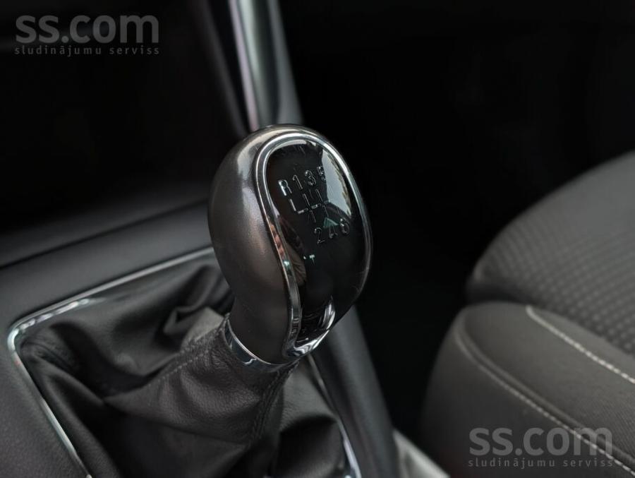 Black Opel Zafira 2013 in Jurmala, with an engine capacity of 1.60 L and mileage of 232 thousand km for 6950 €, photo 27 on AUTOMOTO.COM.LV