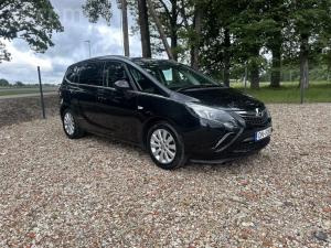 Black Opel Zafira 2013 in Cesis, with an engine capacity of 1.40 L and mileage of 0 thousand km for 7400 €, photo 3 on AUTOMOTO.COM.LV