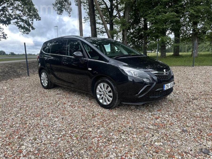 Black Opel Zafira 2013 in Cesis, with an engine capacity of 1.40 L and mileage of 0 thousand km for 7400 €, photo 3 on AUTOMOTO.COM.LV