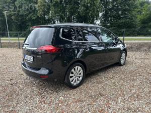 Black Opel Zafira 2013 in Cesis, with an engine capacity of 1.40 L and mileage of 0 thousand km for 7400 €, photo 5 on AUTOMOTO.COM.LV