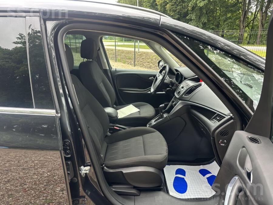 Black Opel Zafira 2013 in Cesis, with an engine capacity of 1.40 L and mileage of 0 thousand km for 7400 €, photo 7 on AUTOMOTO.COM.LV