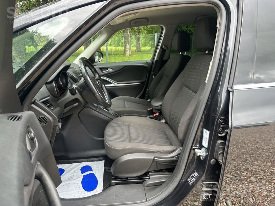 Black Opel Zafira 2013 in Cesis, with an engine capacity of 1.40 L and mileage of 0 thousand km for 7400 €, photo 10 on AUTOMOTO.COM.LV