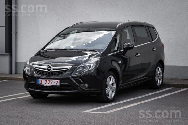 Black Opel Zafira 2013 in Riga, with an engine capacity of 2.00 L and mileage of 236 thousand km for 5950 €, photo 1 on AUTOMOTO.COM.LV