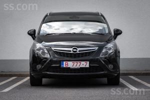Black Opel Zafira 2013 in Riga, with an engine capacity of 2.00 L and mileage of 236 thousand km for 5950 €, photo 3 on AUTOMOTO.COM.LV
