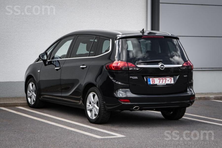 Black Opel Zafira 2013 in Riga, with an engine capacity of 2.00 L and mileage of 236 thousand km for 5950 €, photo 7 on AUTOMOTO.COM.LV