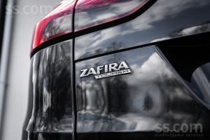 Black Opel Zafira 2013 in Riga, with an engine capacity of 2.00 L and mileage of 236 thousand km for 5950 €, photo 8 on AUTOMOTO.COM.LV
