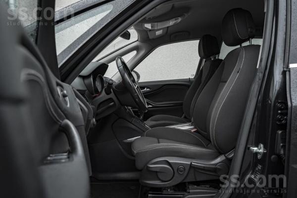 Black Opel Zafira 2013 in Riga, with an engine capacity of 2.00 L and mileage of 236 thousand km for 5950 €, photo 10 on AUTOMOTO.COM.LV