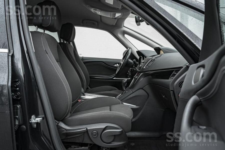 Black Opel Zafira 2013 in Riga, with an engine capacity of 2.00 L and mileage of 236 thousand km for 5950 €, photo 11 on AUTOMOTO.COM.LV