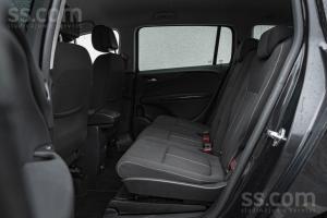 Black Opel Zafira 2013 in Riga, with an engine capacity of 2.00 L and mileage of 236 thousand km for 5950 €, photo 12 on AUTOMOTO.COM.LV