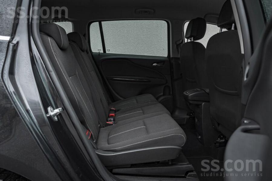 Black Opel Zafira 2013 in Riga, with an engine capacity of 2.00 L and mileage of 236 thousand km for 5950 €, photo 13 on AUTOMOTO.COM.LV