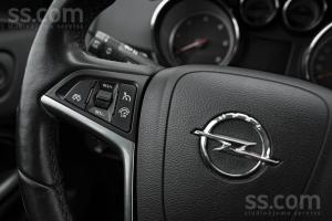 Black Opel Zafira 2013 in Riga, with an engine capacity of 2.00 L and mileage of 236 thousand km for 5950 €, photo 18 on AUTOMOTO.COM.LV