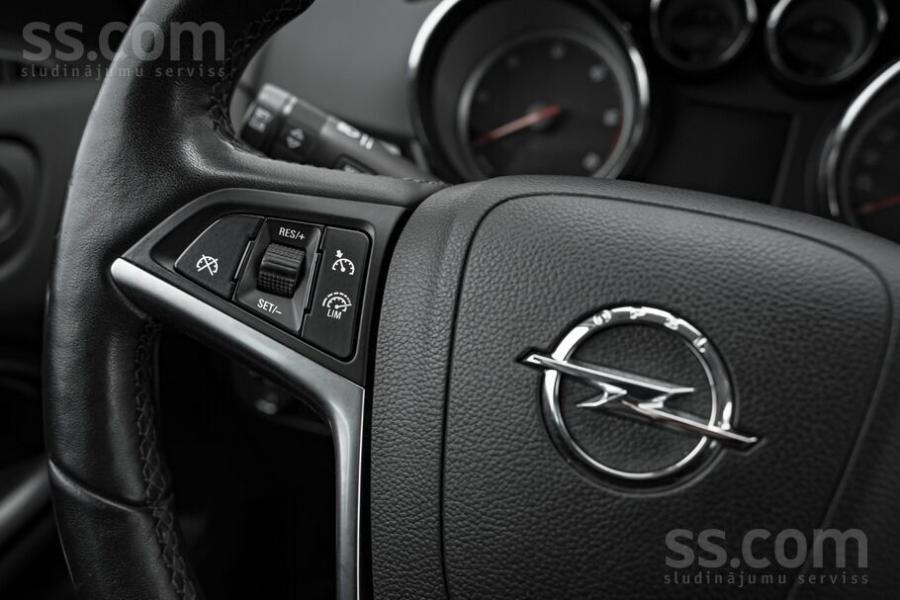 Black Opel Zafira 2013 in Riga, with an engine capacity of 2.00 L and mileage of 236 thousand km for 5950 €, photo 18 on AUTOMOTO.COM.LV