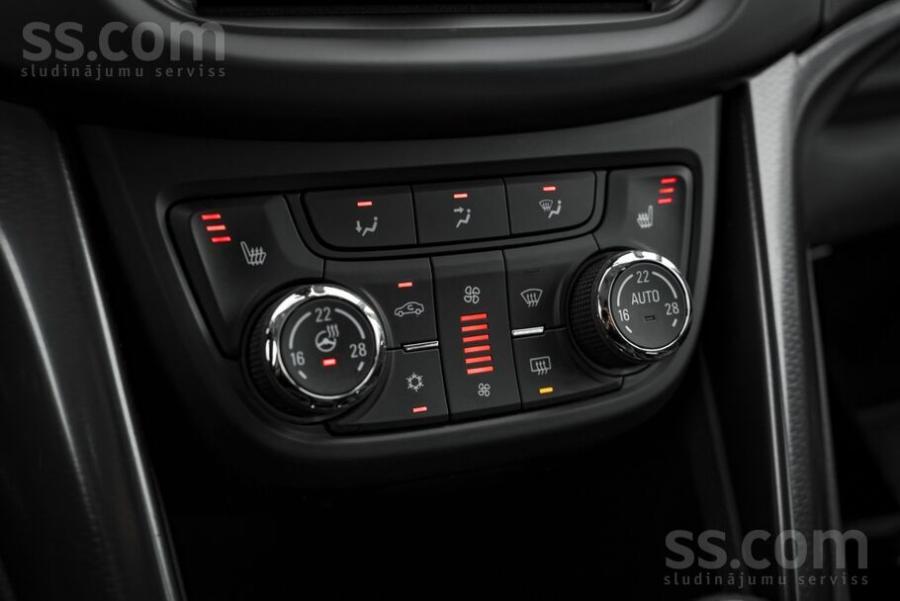 Black Opel Zafira 2013 in Riga, with an engine capacity of 2.00 L and mileage of 236 thousand km for 5950 €, photo 23 on AUTOMOTO.COM.LV