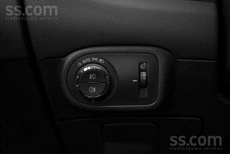 Black Opel Zafira 2013 in Riga, with an engine capacity of 2.00 L and mileage of 236 thousand km for 5950 €, photo 29 on AUTOMOTO.COM.LV