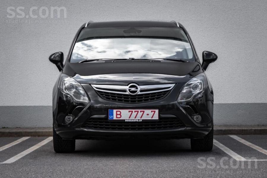 Black Opel Zafira 2013 in Riga, with an engine capacity of 2.00 L and mileage of 236 thousand km for 5500 €, photo 3 on AUTOMOTO.COM.LV