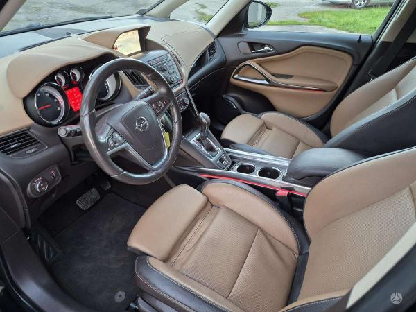 Melns Opel Zafira 2013 Alīta, ar dzinēja tilpumu 2.00 L un nobraukumu 250 tūkst. km par 4950 €, foto 11 vietnē AUTOMOTO.COM.LV