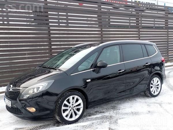 Black Opel Zafira 2014 in Riga, with an engine capacity of 2.00 L and mileage of 244 thousand km for 7396 €, photo 3 on AUTOMOTO.COM.LV