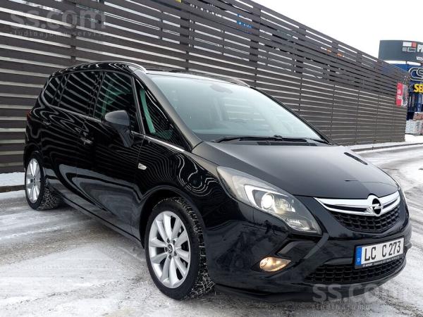 Black Opel Zafira 2014 in Riga, with an engine capacity of 2.00 L and mileage of 244 thousand km for 7396 €, photo 4 on AUTOMOTO.COM.LV