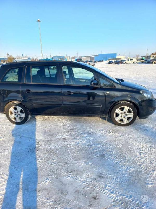 Melns Opel Zafira 2014 Marijampole, ar dzinēja tilpumu 1.80 L un nobraukumu 177 tūkst. km par 3999 €, foto 2 vietnē AUTOMOTO.COM.LV