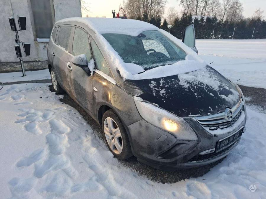 Black Opel Zafira 2014 in Marijampole, with an engine capacity of 1.60 L and mileage of 201 thousand km for 2900 €, photo 1 on AUTOMOTO.COM.LV