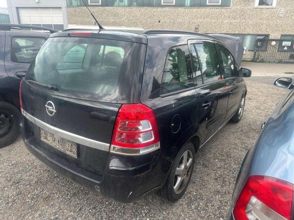Black Opel Zafira 2014 in Vilkaviskis, with an engine capacity of 1.80 L and mileage of 165 thousand km for 3100 €, photo 4 on AUTOMOTO.COM.LV