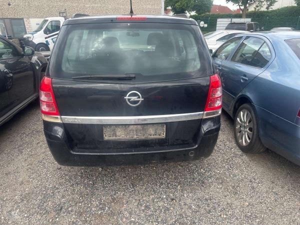 Black Opel Zafira 2014 in Vilkaviskis, with an engine capacity of 1.80 L and mileage of 165 thousand km for 3100 €, photo 5 on AUTOMOTO.COM.LV