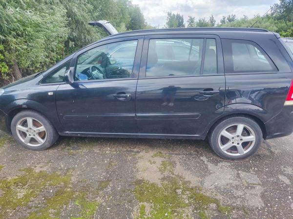 Black Opel Zafira 2014 in Vilkaviskis, with an engine capacity of 1.80 L and mileage of 165 thousand km for 2750 €, photo 4 on AUTOMOTO.COM.LV