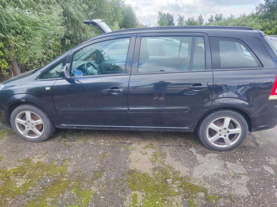 Melns Opel Zafira 2014 Vilkaviškis, ar dzinēja tilpumu 1.80 L un nobraukumu 165 tūkst. km par 2750 €, foto 5 vietnē AUTOMOTO.COM.LV