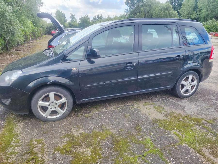 Melns Opel Zafira 2014 Vilkaviškis, ar dzinēja tilpumu 1.80 L un nobraukumu 165 tūkst. km par 2750 €, foto 6 vietnē AUTOMOTO.COM.LV