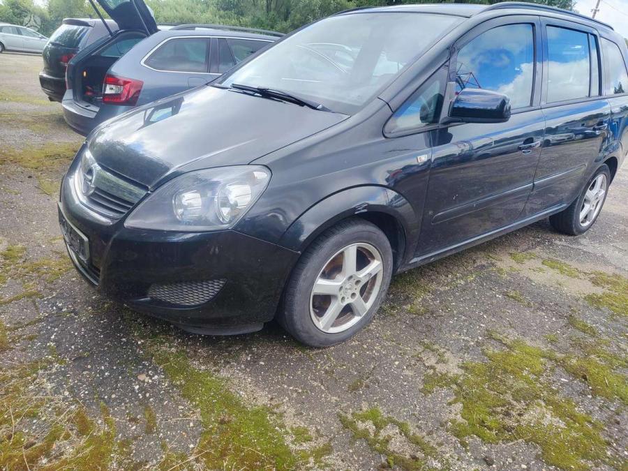 Melns Opel Zafira 2014 Vilkaviškis, ar dzinēja tilpumu 1.80 L un nobraukumu 165 tūkst. km par 2750 €, foto 7 vietnē AUTOMOTO.COM.LV