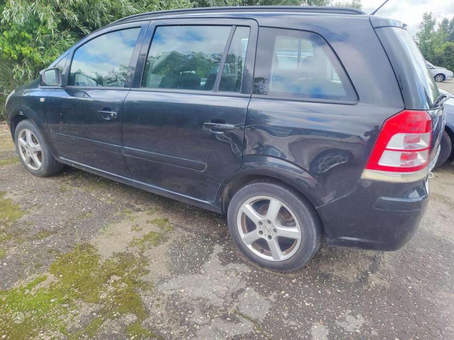 Melns Opel Zafira 2014 Vilkaviškis, ar dzinēja tilpumu 1.80 L un nobraukumu 165 tūkst. km par 2750 €, foto 8 vietnē AUTOMOTO.COM.LV