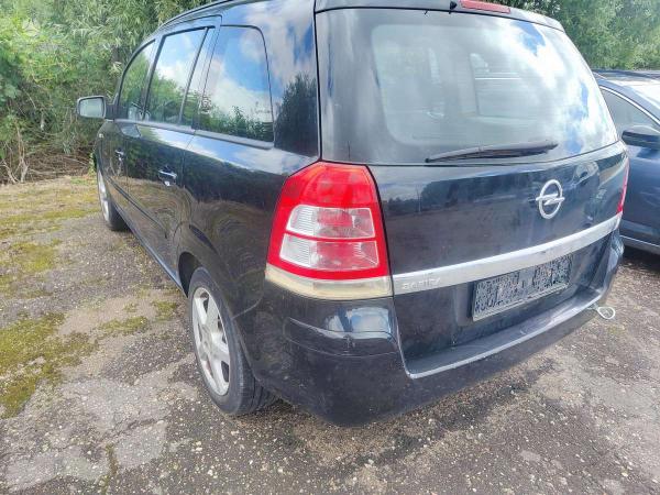 Black Opel Zafira 2014 in Vilkaviskis, with an engine capacity of 1.80 L and mileage of 165 thousand km for 2750 €, photo 8 on AUTOMOTO.COM.LV