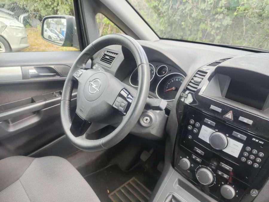 Melns Opel Zafira 2014 Vilkaviškis, ar dzinēja tilpumu 1.80 L un nobraukumu 165 tūkst. km par 2750 €, foto 12 vietnē AUTOMOTO.COM.LV