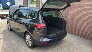 Black Opel Zafira 2014 in Vilnius, with an engine capacity of 1.60 L and mileage of 288 thousand km for 4300 €, photo 4 on AUTOMOTO.COM.LV
