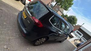 Black Opel Zafira 2014 in Vilnius, with an engine capacity of 1.60 L and mileage of 288 thousand km for 4300 €, photo 8 on AUTOMOTO.COM.LV