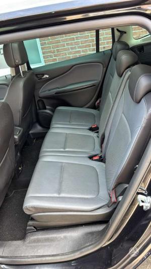Black Opel Zafira 2014 in Vilnius, with an engine capacity of 1.60 L and mileage of 288 thousand km for 4300 €, photo 11 on AUTOMOTO.COM.LV