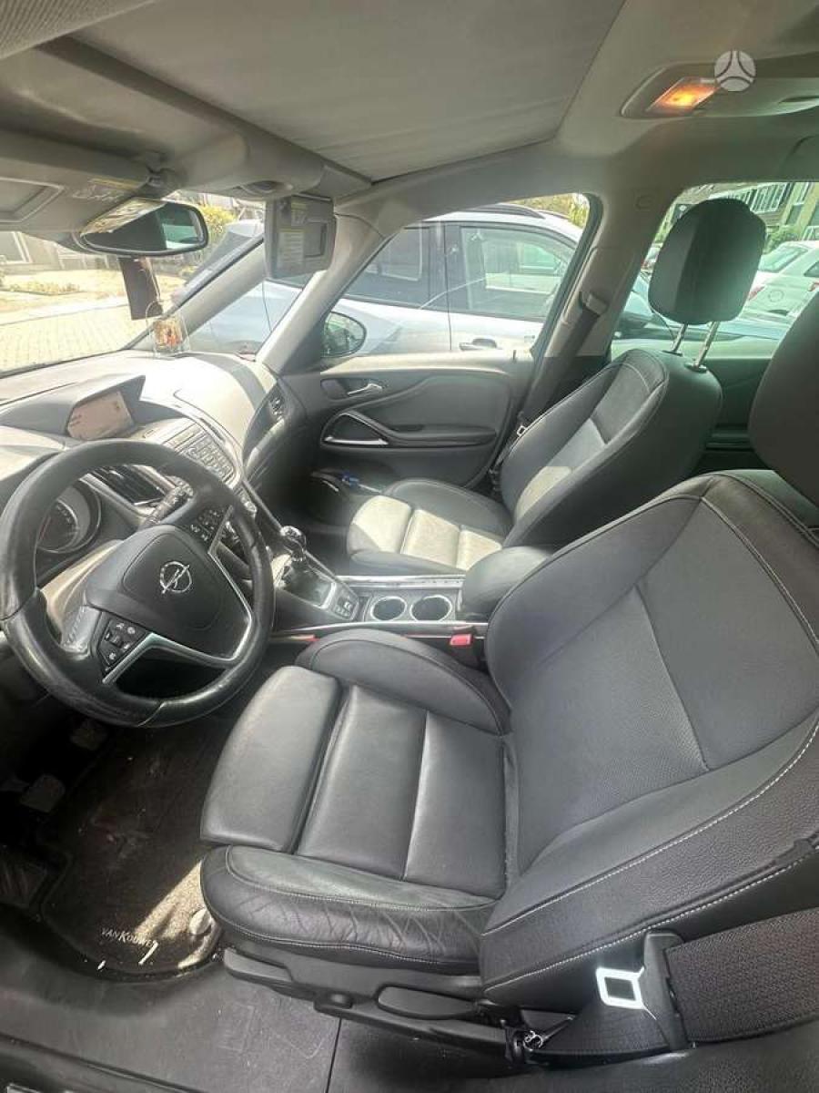 Black Opel Zafira 2014 in Vilnius, with an engine capacity of 1.60 L and mileage of 288 thousand km for 4300 €, photo 15 on AUTOMOTO.COM.LV
