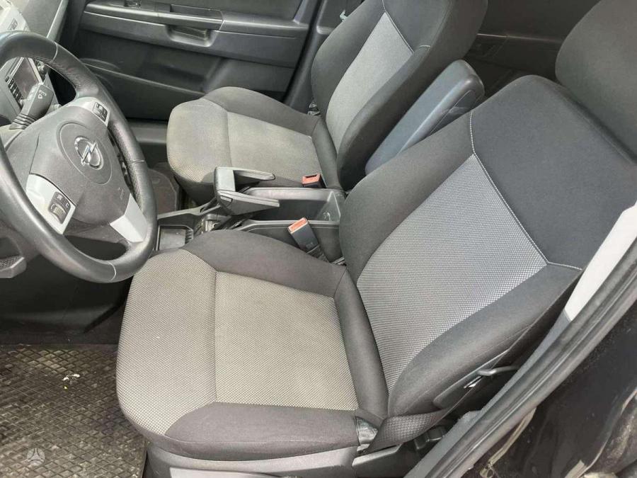 Black Opel Zafira 2014 in Vilnius, with an engine capacity of 1.70 L and mileage of 214 thousand km for 3600 €, photo 10 on AUTOMOTO.COM.LV