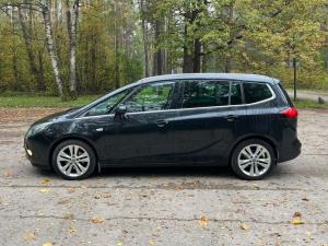 Black Opel Zafira 2014 in Riga, with an engine capacity of 1.60 L and mileage of 0 thousand km for 5199 €, photo 3 on AUTOMOTO.COM.LV