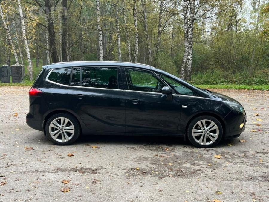 Black Opel Zafira 2014 in Riga, with an engine capacity of 1.60 L and mileage of 0 thousand km for 5199 €, photo 7 on AUTOMOTO.COM.LV