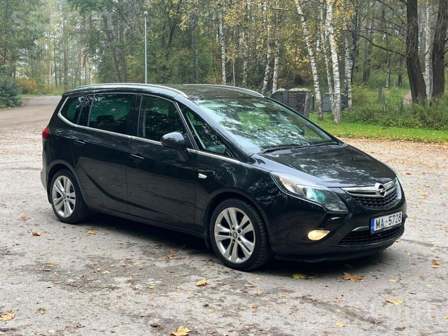 Black Opel Zafira 2014 in Riga, with an engine capacity of 1.60 L and mileage of 0 thousand km for 5199 €, photo 8 on AUTOMOTO.COM.LV