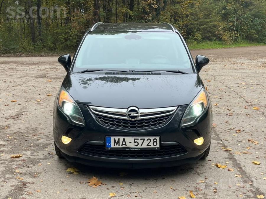 Black Opel Zafira 2014 in Riga, with an engine capacity of 1.60 L and mileage of 0 thousand km for 5199 €, photo 9 on AUTOMOTO.COM.LV