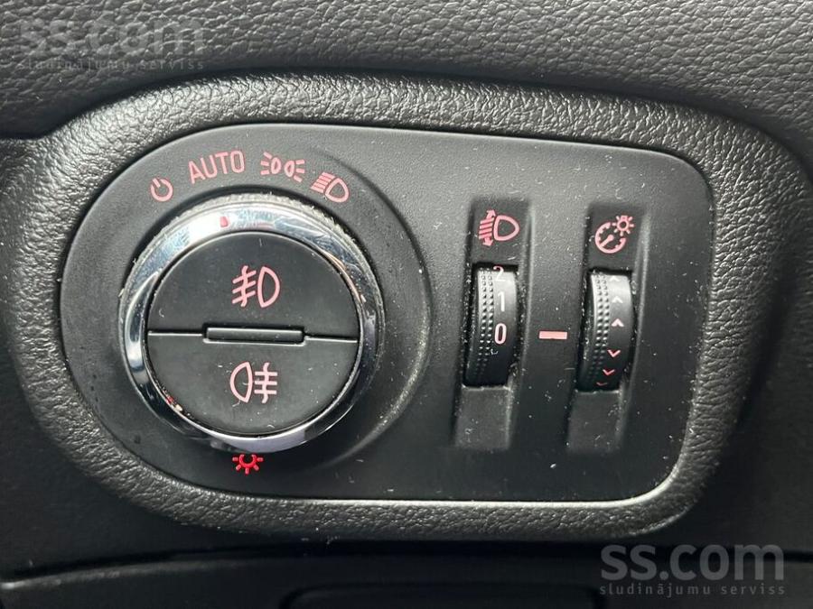 Black Opel Zafira 2014 in Riga, with an engine capacity of 1.60 L and mileage of 0 thousand km for 5199 €, photo 15 on AUTOMOTO.COM.LV