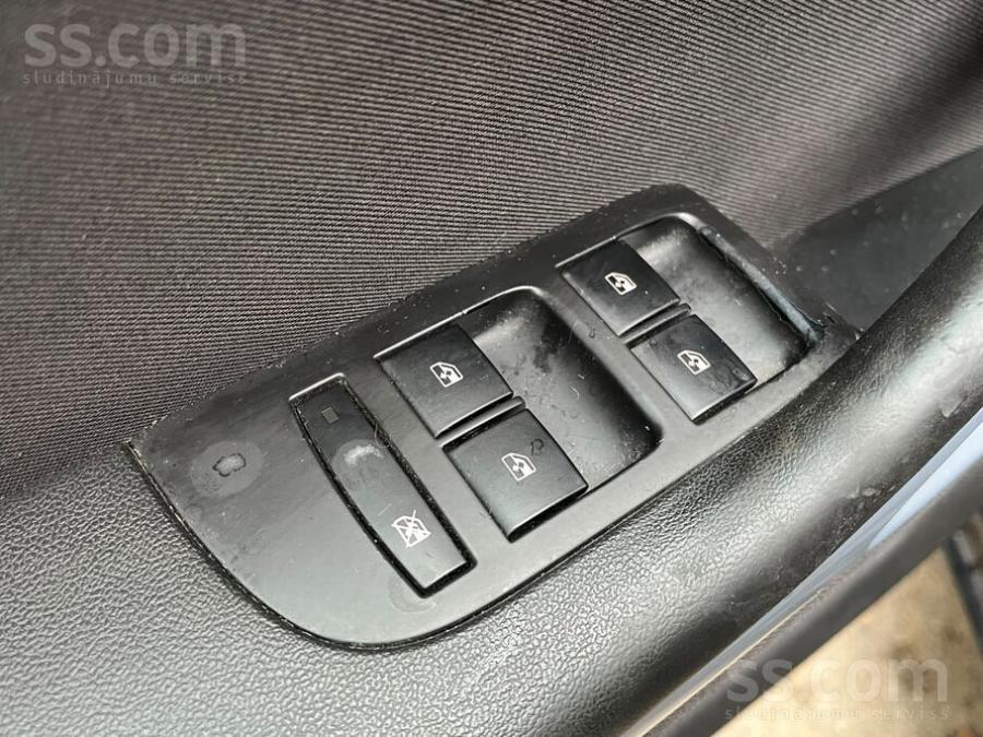 Black Opel Zafira 2014 in Riga, with an engine capacity of 1.60 L and mileage of 0 thousand km for 5199 €, photo 16 on AUTOMOTO.COM.LV
