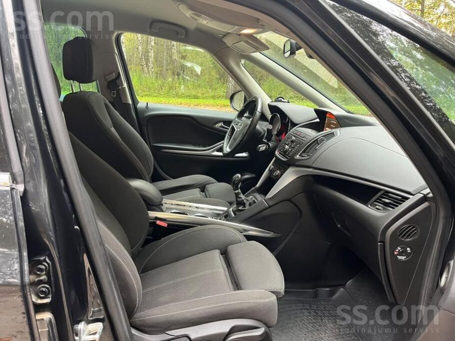 Black Opel Zafira 2014 in Riga, with an engine capacity of 1.60 L and mileage of 0 thousand km for 5199 €, photo 24 on AUTOMOTO.COM.LV