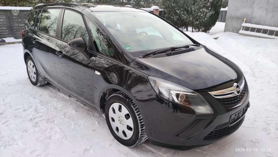 Black Opel Zafira 2015 in Pasvalys, with an engine capacity of 1.60 L and mileage of 230 thousand km for 5200 €, photo 3 on AUTOMOTO.COM.LV